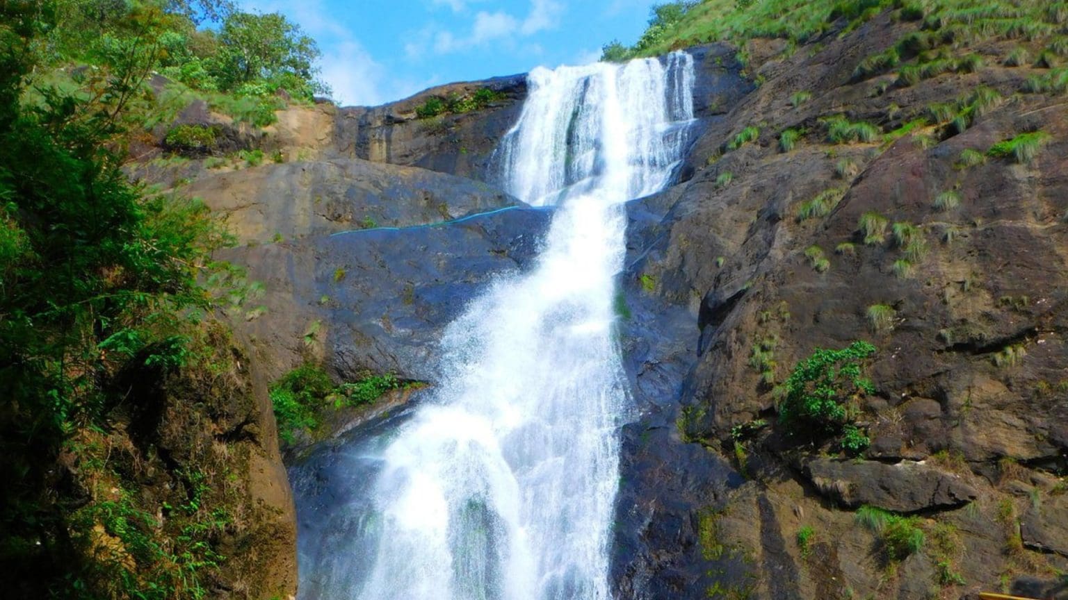 20 Incredible Waterfalls In Kerala To See In 2025 – Iris Holidays