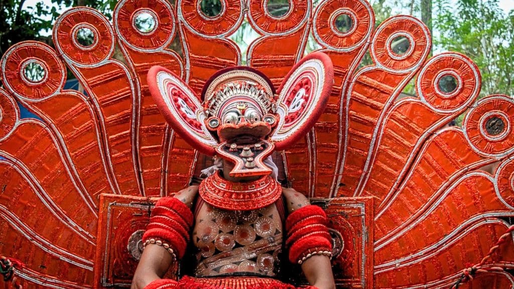 12 Major Types Of Theyyam- Photos, Names And How To Watch? – Iris Holidays